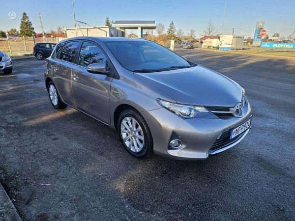 Brown Toyota Auris 2013 in Siauliai, with an engine capacity of 1.80 L and mileage of 283 thousand km for 7200 €, photo 2 on AUTOMOTO.COM.LV