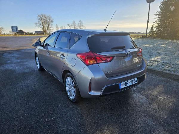 Brown Toyota Auris 2013 in Siauliai, with an engine capacity of 1.80 L and mileage of 283 thousand km for 7200 €, photo 4 on AUTOMOTO.COM.LV