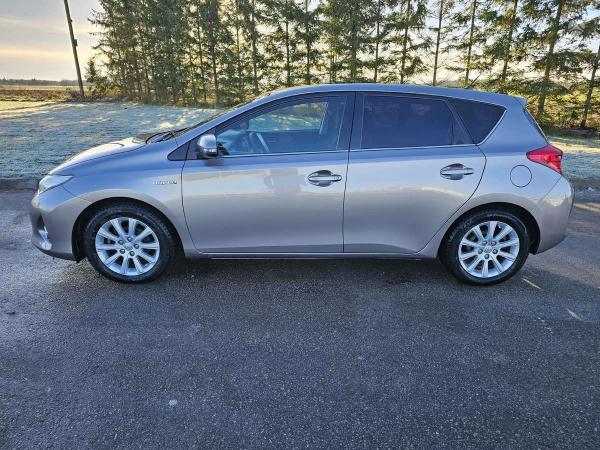 Brown Toyota Auris 2013 in Siauliai, with an engine capacity of 1.80 L and mileage of 283 thousand km for 7200 €, photo 9 on AUTOMOTO.COM.LV