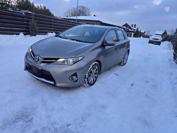 Brown Toyota Auris 2013 in Kaunas, with an engine capacity of 1.60 L and mileage of 248 thousand km for 5250 €, photo 2 on AUTOMOTO.COM.LV
