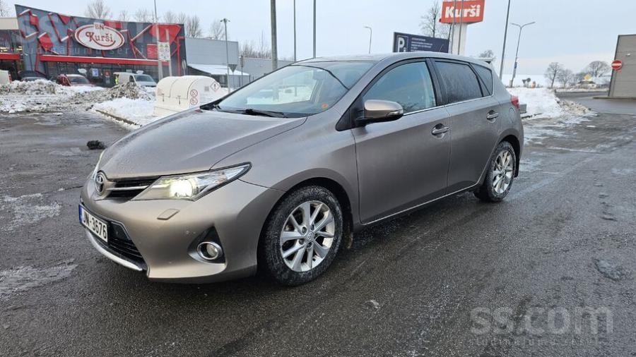 Brūns Toyota Auris 2013 Rīga, ar dzinēja tilpumu 1.60 L un nobraukumu 201 tūkst. km par 6200 €, foto 1 vietnē AUTOMOTO.COM.LV
