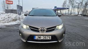 Brūns Toyota Auris 2013 Rīga, ar dzinēja tilpumu 1.60 L un nobraukumu 201 tūkst. km par 6200 €, foto 3 vietnē AUTOMOTO.COM.LV