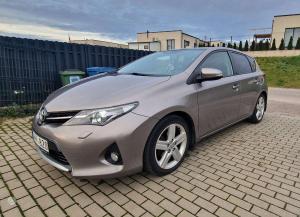 Brūns Toyota Auris 2013 Kauņa, ar dzinēja tilpumu 1.60 L un nobraukumu 405 tūkst. km par 4900 €, foto  vietnē AUTOMOTO.COM.LV