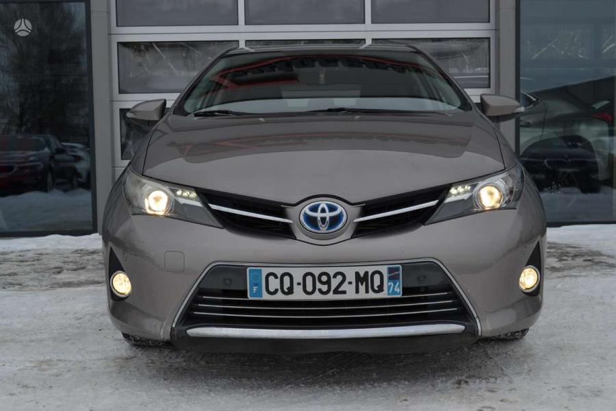 Brown Toyota Auris 2013 in Vilnius, with an engine capacity of 1.80 L and mileage of 230 thousand km for 8000 €, photo 22 on AUTOMOTO.COM.LV
