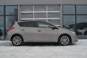 Brown Toyota Auris 2013 in Vilnius, with an engine capacity of 1.80 L and mileage of 230 thousand km for 8000 €, photo 24 on AUTOMOTO.COM.LV