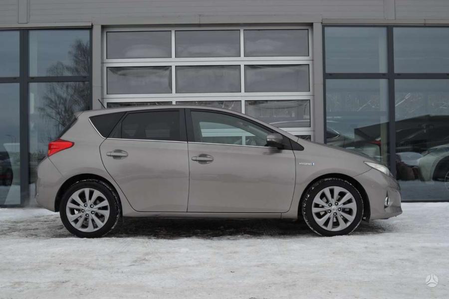 Brown Toyota Auris 2013 in Vilnius, with an engine capacity of 1.80 L and mileage of 230 thousand km for 8000 €, photo 24 on AUTOMOTO.COM.LV