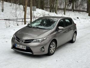 Brūns Toyota Auris 2013 Viļņa, ar dzinēja tilpumu 1.36 L un nobraukumu 259 tūkst. km par 4650 €, foto  vietnē AUTOMOTO.COM.LV