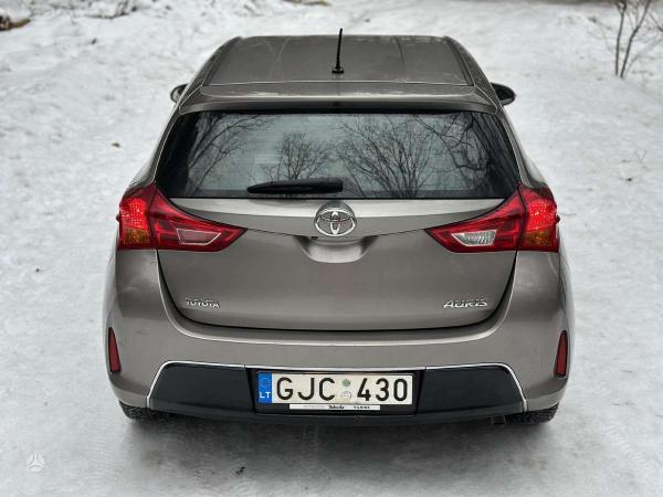 Brown Toyota Auris 2013 in Vilnius, with an engine capacity of 1.36 L and mileage of 259 thousand km for 4650 €, photo 4 on AUTOMOTO.COM.LV