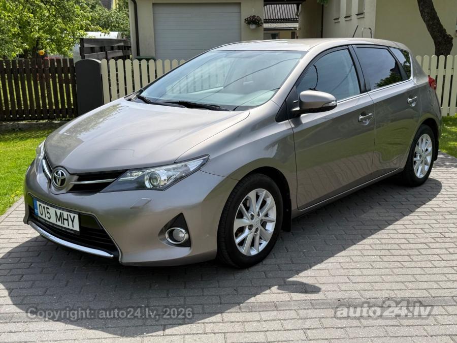 Brown Toyota Auris 2013 in Parnu, with an engine capacity of 1.60 L and mileage of 0 thousand km for 6450 €, photo 1 on AUTOMOTO.COM.LV