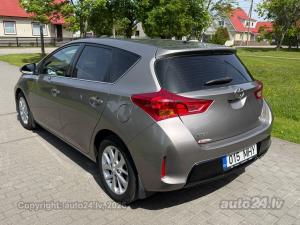 Brown Toyota Auris 2013 in Parnu, with an engine capacity of 1.60 L and mileage of 0 thousand km for 6450 €, photo 4 on AUTOMOTO.COM.LV