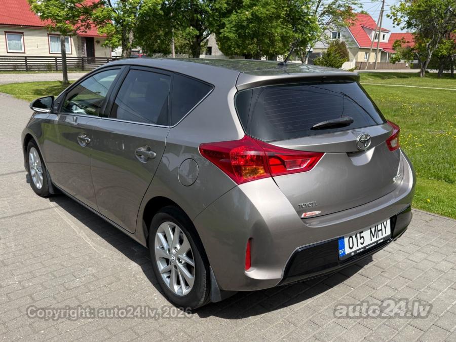 Brown Toyota Auris 2013 in Parnu, with an engine capacity of 1.60 L and mileage of 0 thousand km for 6450 €, photo 4 on AUTOMOTO.COM.LV