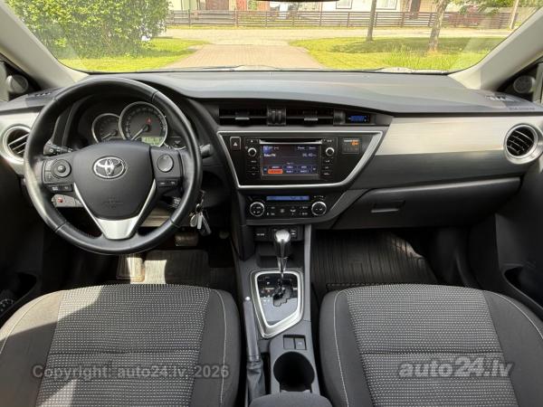 Brown Toyota Auris 2013 in Parnu, with an engine capacity of 1.60 L and mileage of 0 thousand km for 6450 €, photo 10 on AUTOMOTO.COM.LV