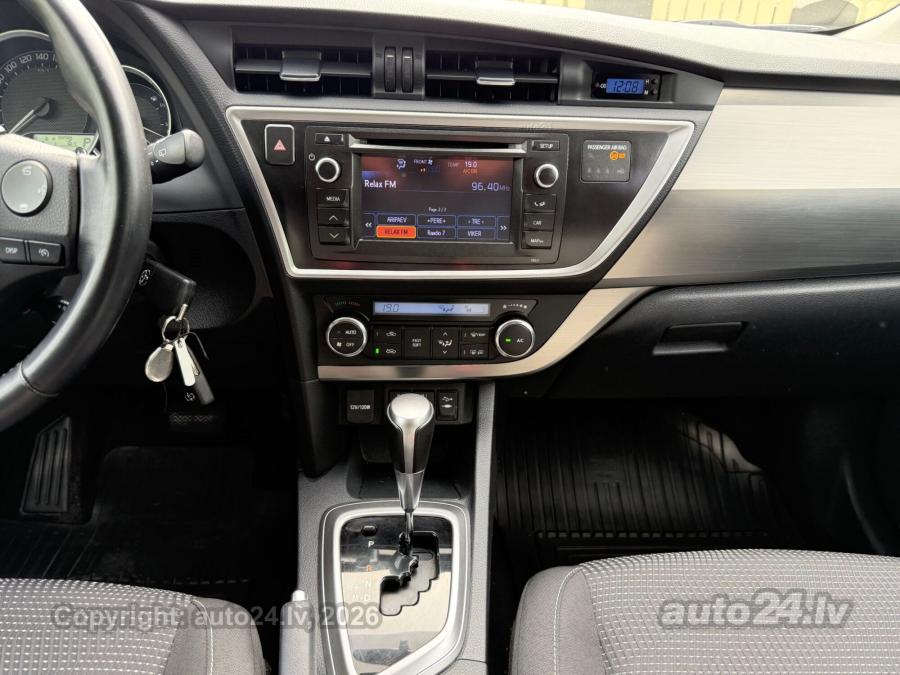 Brown Toyota Auris 2013 in Parnu, with an engine capacity of 1.60 L and mileage of 0 thousand km for 6450 €, photo 18 on AUTOMOTO.COM.LV