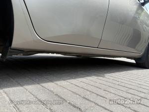 Brown Toyota Auris 2013 in Parnu, with an engine capacity of 1.60 L and mileage of 0 thousand km for 6450 €, photo 23 on AUTOMOTO.COM.LV