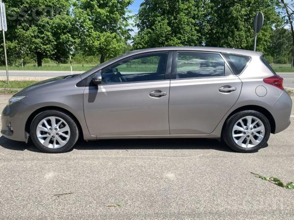 Brūns Toyota Auris 2013 Ogre, ar dzinēja tilpumu 1.30 L un nobraukumu 213 tūkst. km par 6470 €, foto 4 vietnē AUTOMOTO.COM.LV