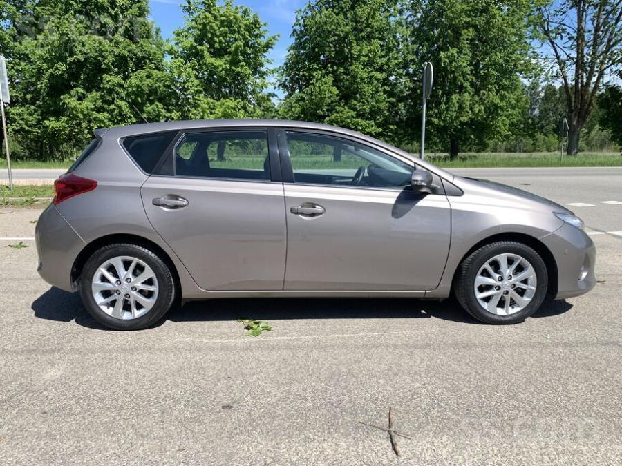Brūns Toyota Auris 2013 Ogre, ar dzinēja tilpumu 1.30 L un nobraukumu 213 tūkst. km par 6470 €, foto 6 vietnē AUTOMOTO.COM.LV