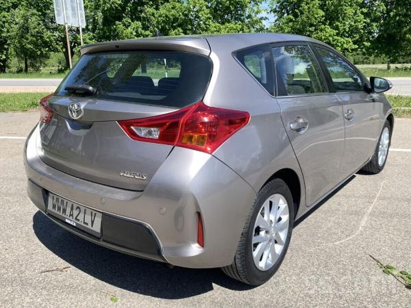 Brown Toyota Auris 2013 in Ogre, with an engine capacity of 1.30 L and mileage of 213 thousand km for 6470 €, photo 8 on AUTOMOTO.COM.LV