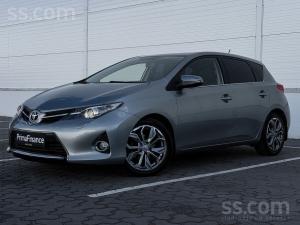 Brūns Toyota Auris 2013 Rīga, ar dzinēja tilpumu 1.40 L un nobraukumu 0 tūkst. km par 5490 €, foto  vietnē AUTOMOTO.COM.LV
