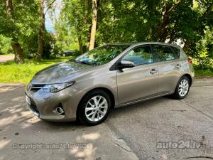 Brown Toyota Auris 2013 in Tallinn, with an engine capacity of 1.60 L and mileage of 134 thousand km for 8000 €, photo 3 on AUTOMOTO.COM.LV