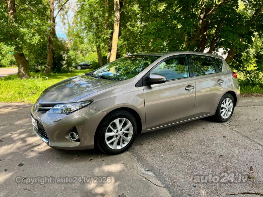Brown Toyota Auris 2013 in Tallinn, with an engine capacity of 1.60 L and mileage of 134 thousand km for 8000 €, photo 3 on AUTOMOTO.COM.LV