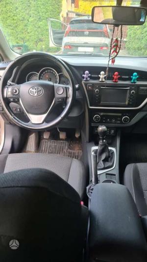 Brown Toyota Auris 2013 in Vilnius, with an engine capacity of 1.60 L and mileage of 169 thousand km for 7500 €, photo 5 on AUTOMOTO.COM.LV