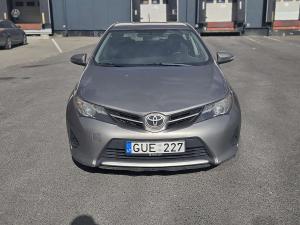 Brown Toyota Auris 2013 in Vilnius, with an engine capacity of 1.36 L and mileage of 324 thousand km for 3490 €, photo 3 on AUTOMOTO.COM.LV