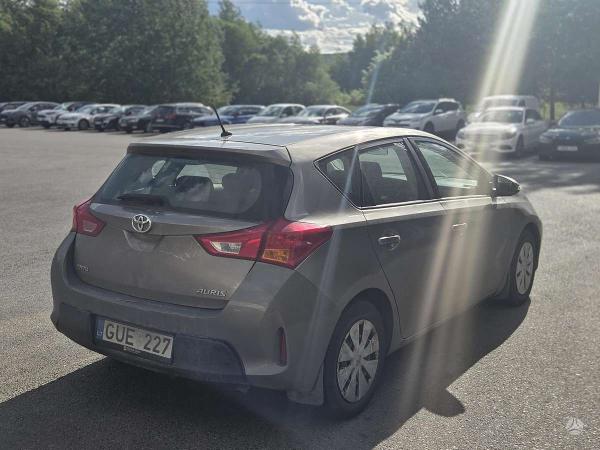 Brūns Toyota Auris 2013 Viļņa, ar dzinēja tilpumu 1.36 L un nobraukumu 324 tūkst. km par 3490 €, foto 5 vietnē AUTOMOTO.COM.LV