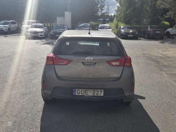 Brūns Toyota Auris 2013 Viļņa, ar dzinēja tilpumu 1.36 L un nobraukumu 324 tūkst. km par 3490 €, foto 6 vietnē AUTOMOTO.COM.LV