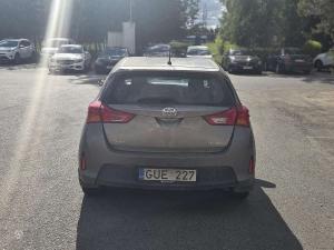 Brown Toyota Auris 2013 in Vilnius, with an engine capacity of 1.36 L and mileage of 324 thousand km for 3490 €, photo 7 on AUTOMOTO.COM.LV