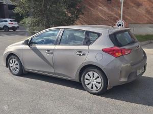 Brown Toyota Auris 2013 in Vilnius, with an engine capacity of 1.36 L and mileage of 324 thousand km for 3490 €, photo 8 on AUTOMOTO.COM.LV