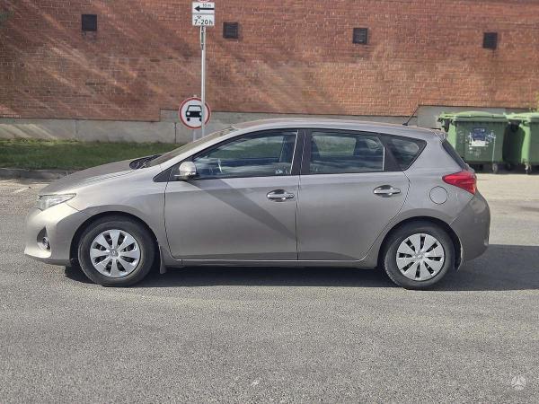 Brūns Toyota Auris 2013 Viļņa, ar dzinēja tilpumu 1.36 L un nobraukumu 324 tūkst. km par 3490 €, foto 8 vietnē AUTOMOTO.COM.LV