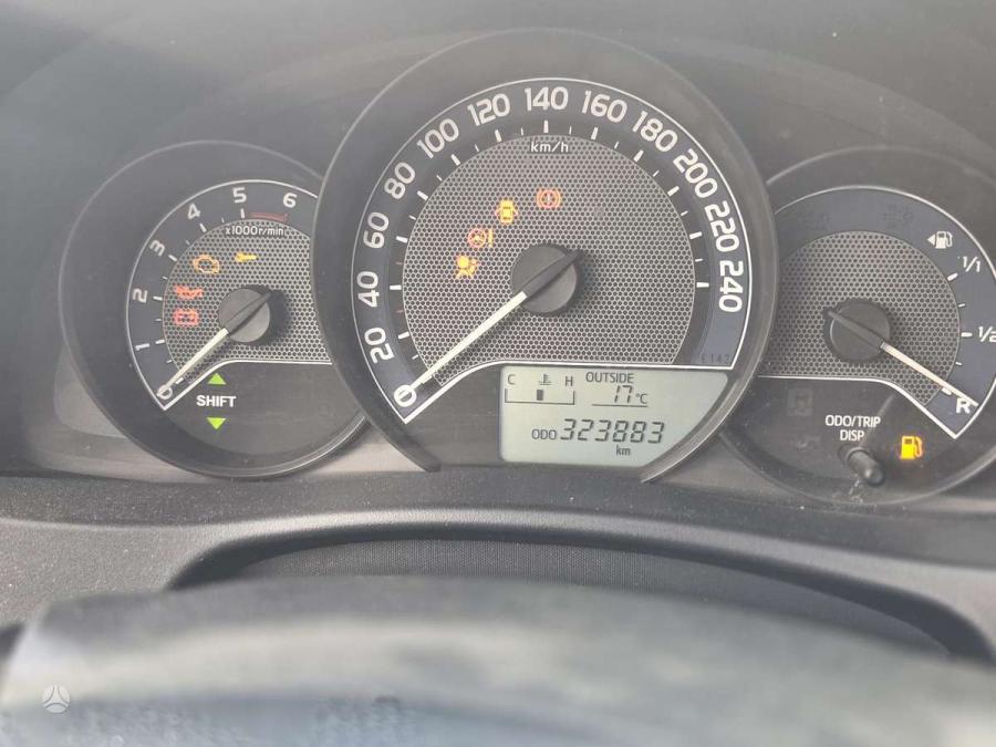 Brown Toyota Auris 2013 in Vilnius, with an engine capacity of 1.36 L and mileage of 324 thousand km for 3490 €, photo 12 on AUTOMOTO.COM.LV