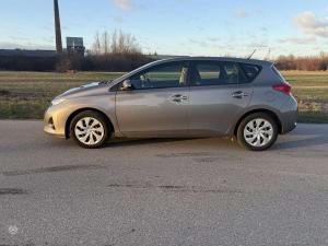 Brown Toyota Auris 2014 in Vilkaviskis, with an engine capacity of 1.36 L and mileage of 192 thousand km for 5499 €, photo 4 on AUTOMOTO.COM.LV