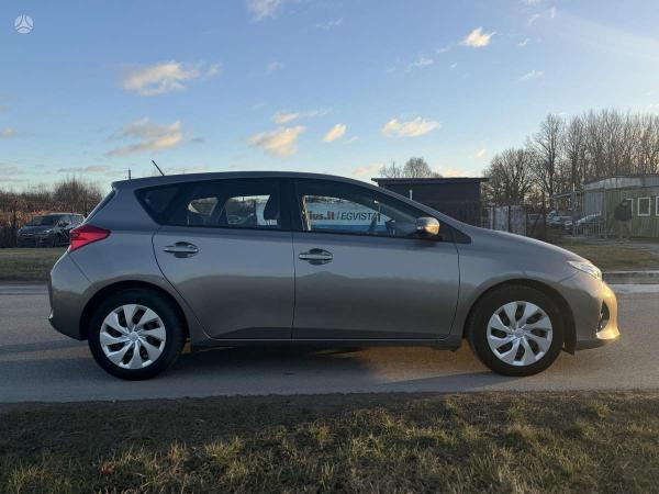 Brown Toyota Auris 2014 in Vilkaviskis, with an engine capacity of 1.36 L and mileage of 192 thousand km for 5499 €, photo 6 on AUTOMOTO.COM.LV