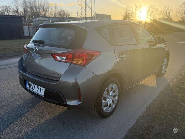 Brown Toyota Auris 2014 in Vilkaviskis, with an engine capacity of 1.36 L and mileage of 192 thousand km for 5499 €, photo 8 on AUTOMOTO.COM.LV