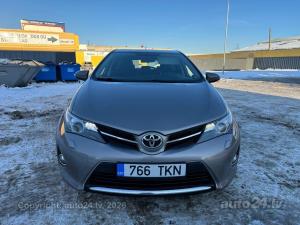 Brūns Toyota Auris 2014 Tallina, ar dzinēja tilpumu 1.60 L un nobraukumu 153 tūkst. km par 8500 €, foto  vietnē AUTOMOTO.COM.LV