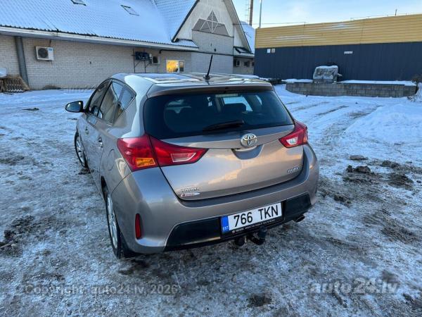 Brūns Toyota Auris 2014 Tallina, ar dzinēja tilpumu 1.60 L un nobraukumu 153 tūkst. km par 8500 €, foto 3 vietnē AUTOMOTO.COM.LV