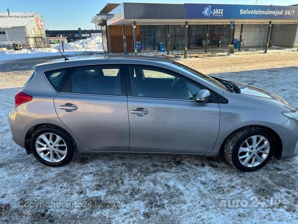 Brūns Toyota Auris 2014 Tallina, ar dzinēja tilpumu 1.60 L un nobraukumu 153 tūkst. km par 8500 €, foto 4 vietnē AUTOMOTO.COM.LV