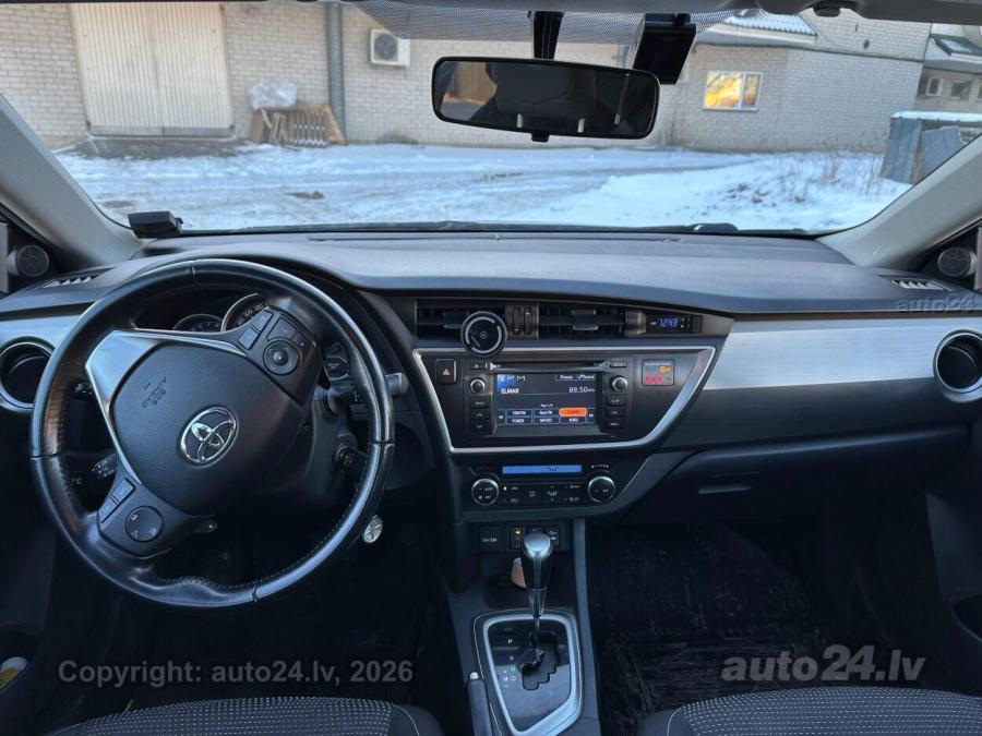 Brown Toyota Auris 2014 in Tallinn, with an engine capacity of 1.60 L and mileage of 153 thousand km for 8500 €, photo 7 on AUTOMOTO.COM.LV