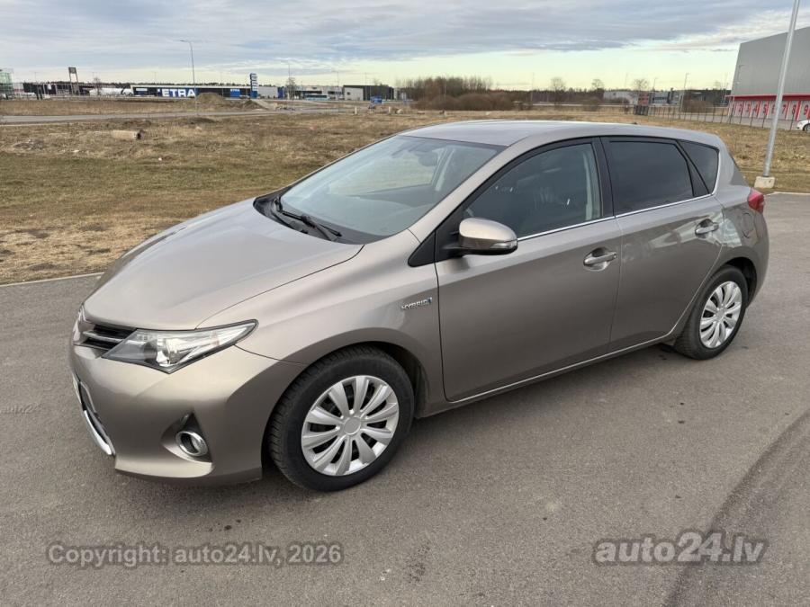 Brown Toyota Auris 2014 in Tallinn, with an engine capacity of 1.80 L and mileage of 181 thousand km for 10000 €, photo 3 on AUTOMOTO.COM.LV