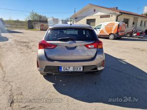 Brown Toyota Auris 2014 in Tallinn, with an engine capacity of 1.30 L and mileage of 132 thousand km for 6000 €, photo 4 on AUTOMOTO.COM.LV
