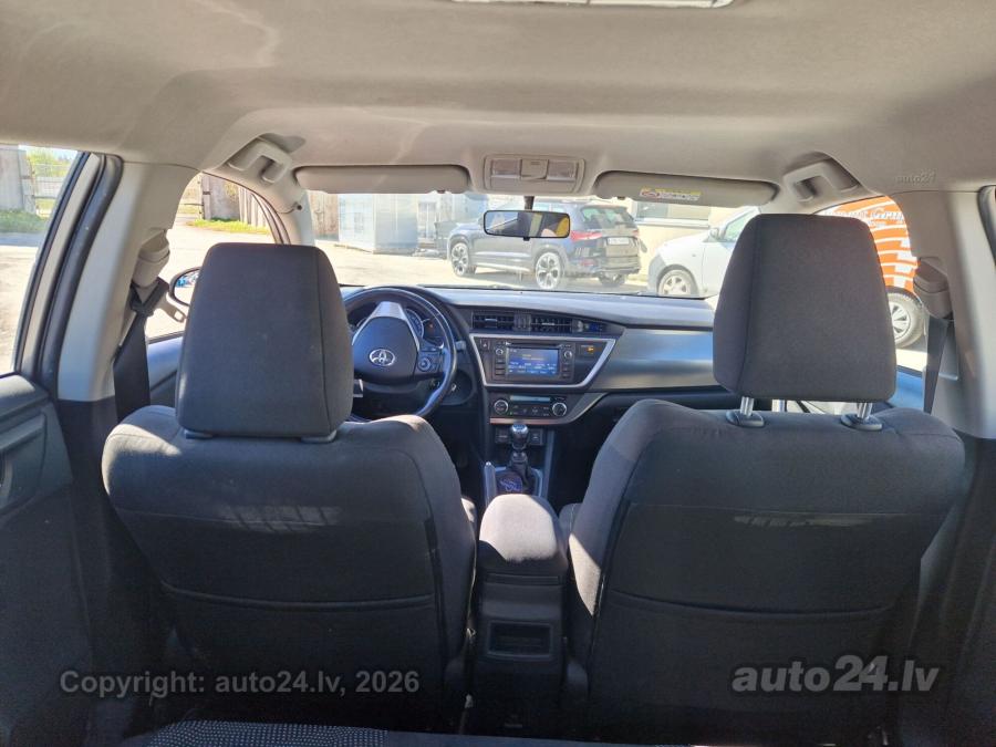 Brown Toyota Auris 2014 in Tallinn, with an engine capacity of 1.30 L and mileage of 132 thousand km for 6000 €, photo 6 on AUTOMOTO.COM.LV