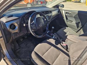 Brown Toyota Auris 2014 in Tallinn, with an engine capacity of 1.30 L and mileage of 132 thousand km for 6000 €, photo 8 on AUTOMOTO.COM.LV