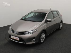 Brown Toyota Auris 2014 in Vilnius, with an engine capacity of 1.80 L and mileage of 215 thousand km for 9699 €, photo  on AUTOMOTO.COM.LV
