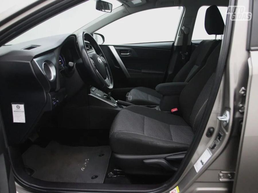 Brūns Toyota Auris 2014 Viļņa, ar dzinēja tilpumu 1.80 L un nobraukumu 215 tūkst. km par 9699 €, foto 5 vietnē AUTOMOTO.COM.LV