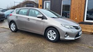 Brown Toyota Auris 2014 in Riga, with an engine capacity of 1.80 L and mileage of 243 thousand km for 8750 €, photo  on AUTOMOTO.COM.LV