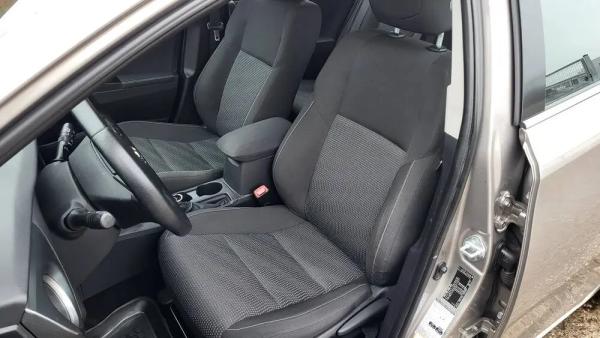Brown Toyota Auris 2014 in Riga, with an engine capacity of 1.80 L and mileage of 243 thousand km for 8750 €, photo 5 on AUTOMOTO.COM.LV