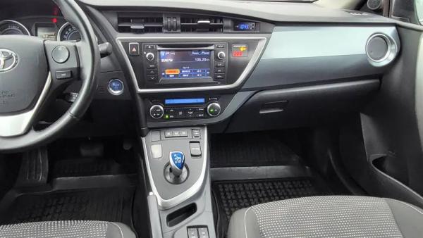 Brown Toyota Auris 2014 in Riga, with an engine capacity of 1.80 L and mileage of 243 thousand km for 8750 €, photo 7 on AUTOMOTO.COM.LV