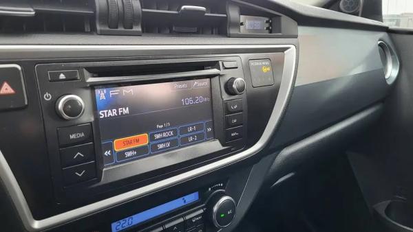 Brown Toyota Auris 2014 in Riga, with an engine capacity of 1.80 L and mileage of 243 thousand km for 8750 €, photo 9 on AUTOMOTO.COM.LV