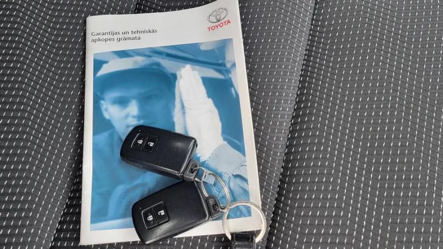 Коричневый Тойота Аурис 2014 в Рига, объемом двигателя 1.80 л и пробегом 243 тыс. км за 8750 €, фото 20 на AUTOMOTO.COM.LV